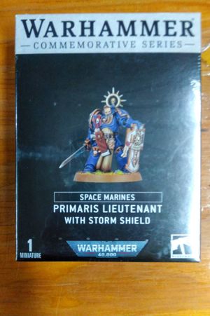 Space Marines: Primaris Lieutenant With Storm Shield
